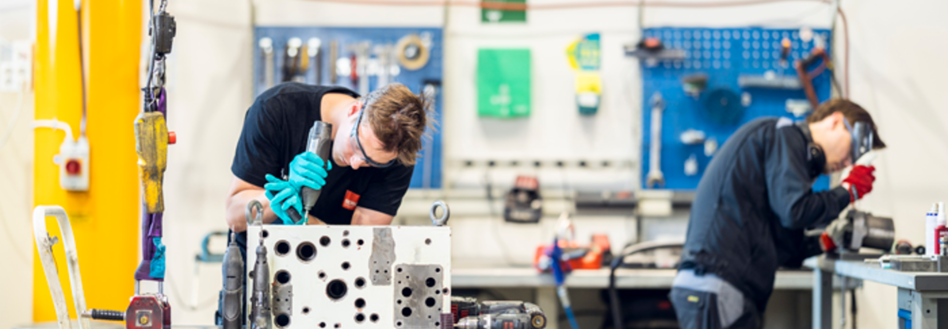 Overhaling av hydraulikk-komponenter og -systemer, som f.eks ...